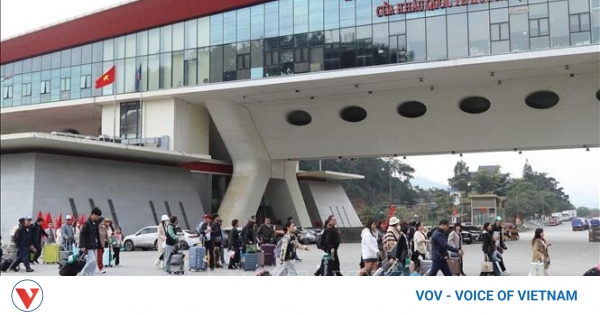 Huu Nghi Border Gate bustles with cross-border travel at year’s start