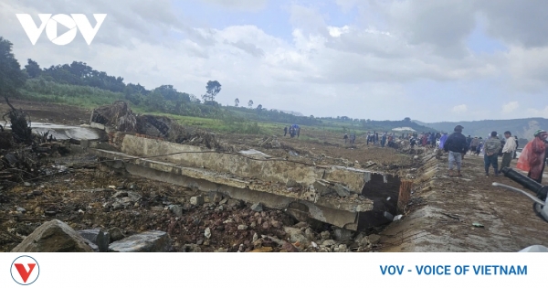 River embankment collapse kills four in central Vietnam