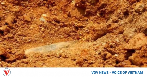 Quang Nam military forces defuse 300-kg bomb | VOV.VN