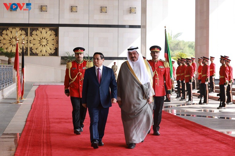PM Kuwait, Sheikh Ahmad Abdullah Al-Ahmad Al Sabah dan PM Pham Minh ...