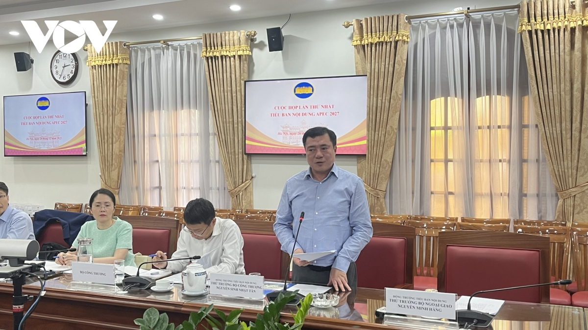Dalam sidang tersebut, Wakil Menteri Nguyen Sinh Nhat Tan, Kepala ...